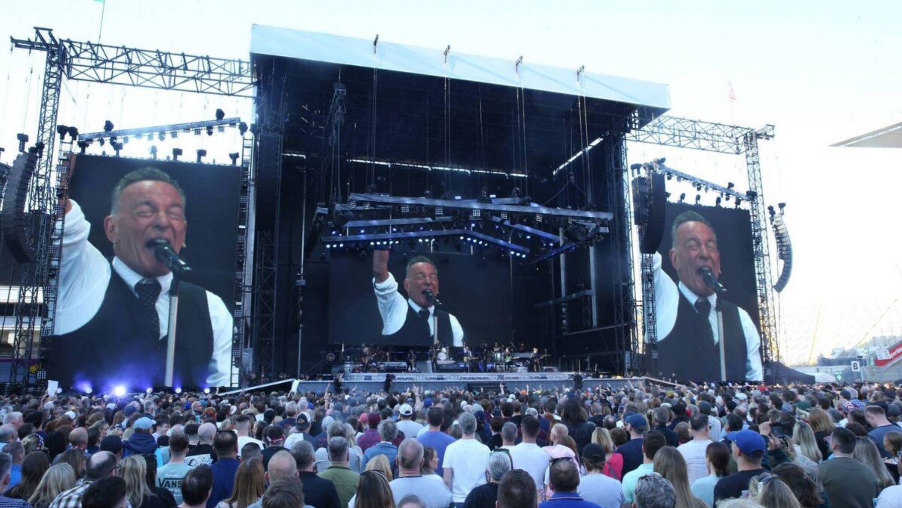 At 74 and soaked in sweat, Bruce Springsteen proved he's an unstoppable ...